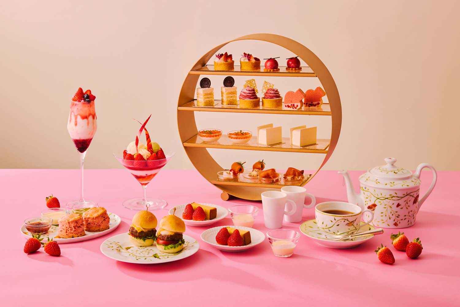 THE OSAKA STATION HOTEL Afternoon Tea “VOYAGE” La saison des fraises ...